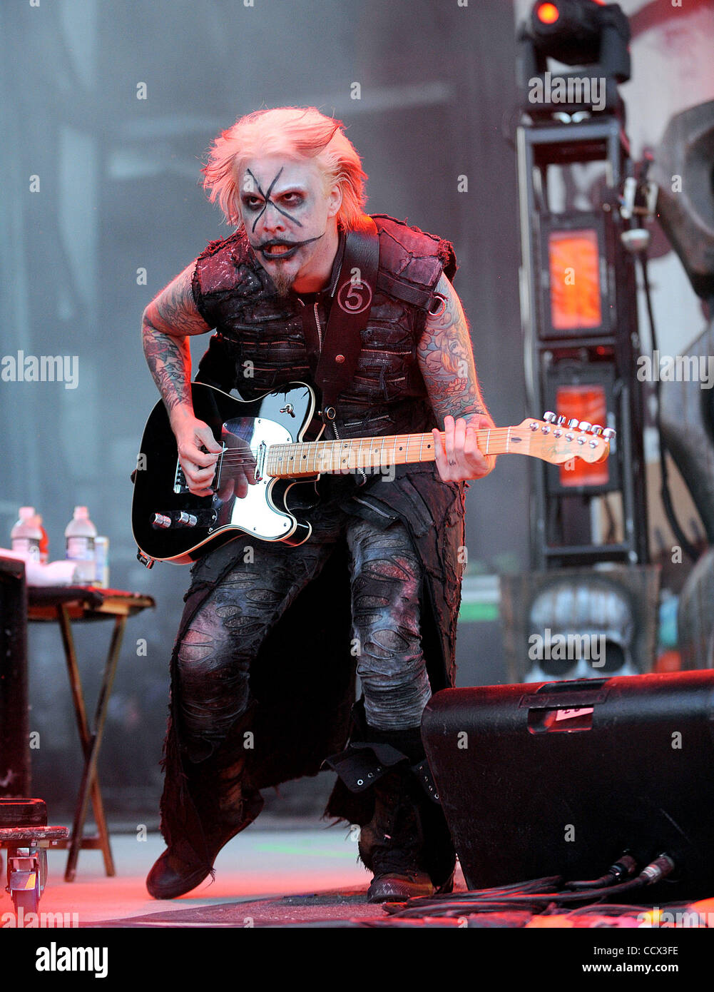 May 23, 2010 - Columbus, Ohio; USA - Guitarist JOHN 5 performs with ...