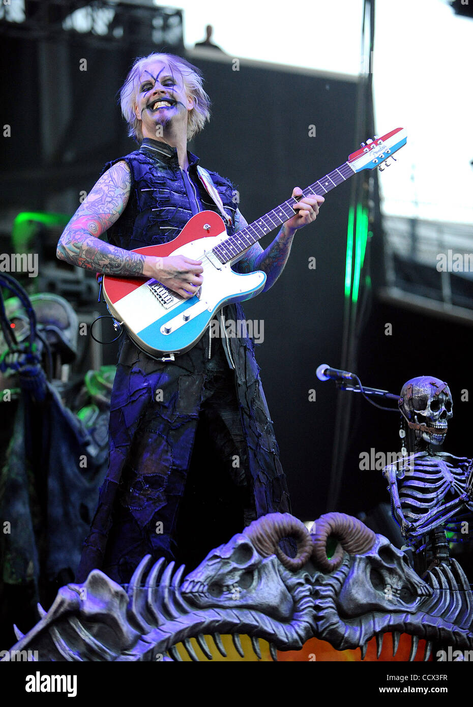 May 23, 2010 - Columbus, Ohio; USA - Guitarist JOHN 5 performs with ...