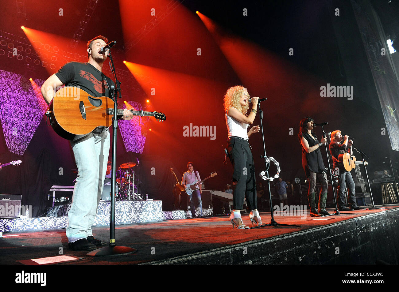 Singer jimi westbrook of little big town hi-res stock photography and ...