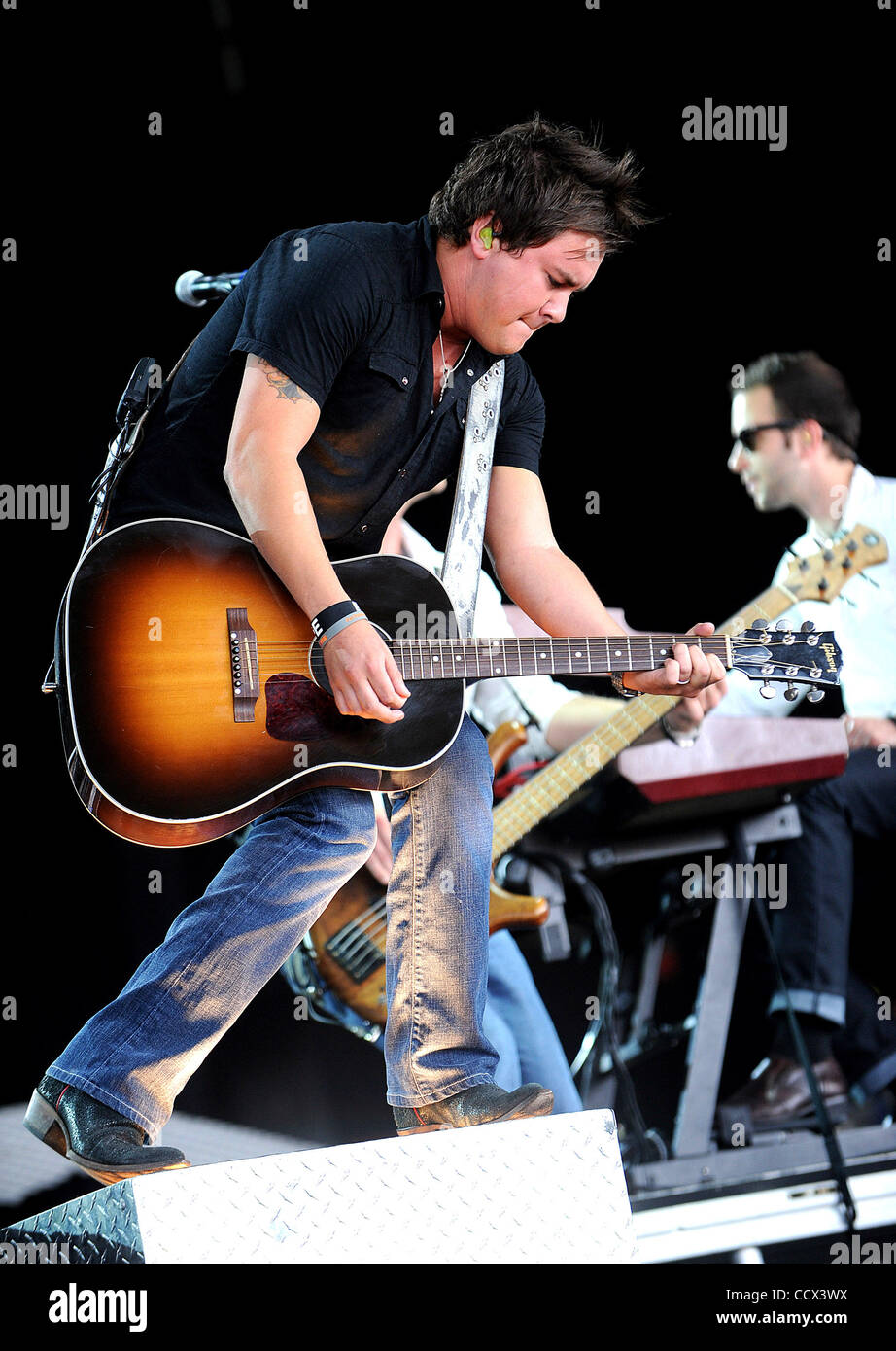 Eli young band in hi-res stock photography and images - Alamy