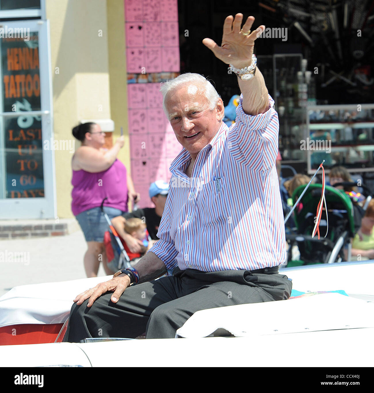 Colonel aldrin hi-res stock photography and images - Alamy