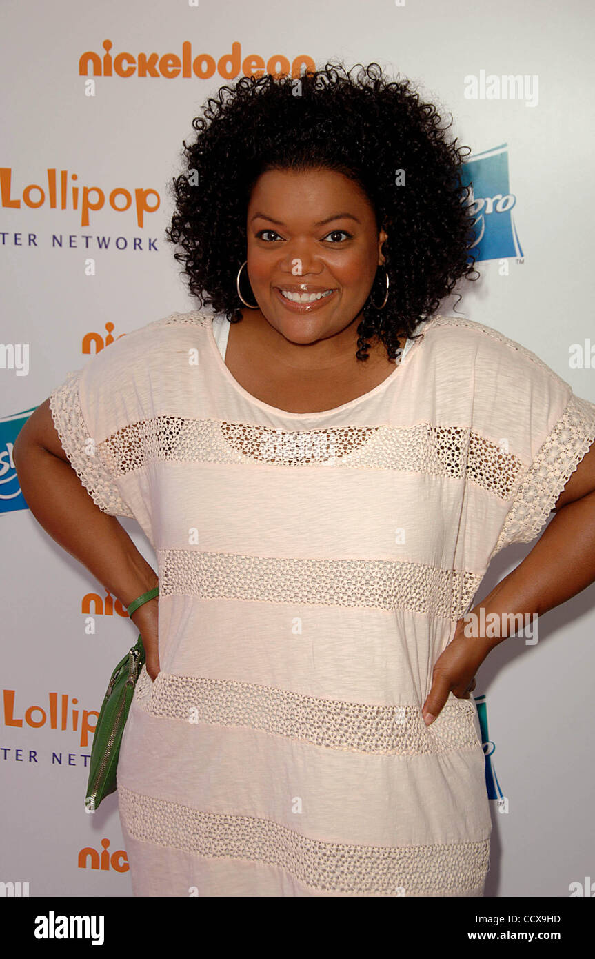 May 02, 2010 - Los Angeles, California, U.S. - YVETTE BROWN Attends The ...