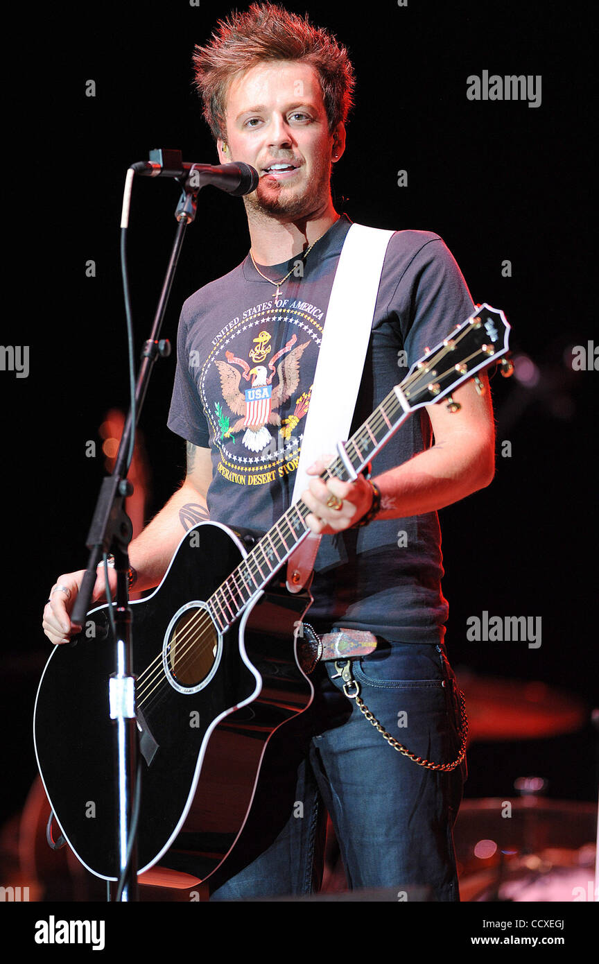 Mar 21, 2010 - Hampton, Virginia; USA - Singer / Guitarist STEPHEN ...