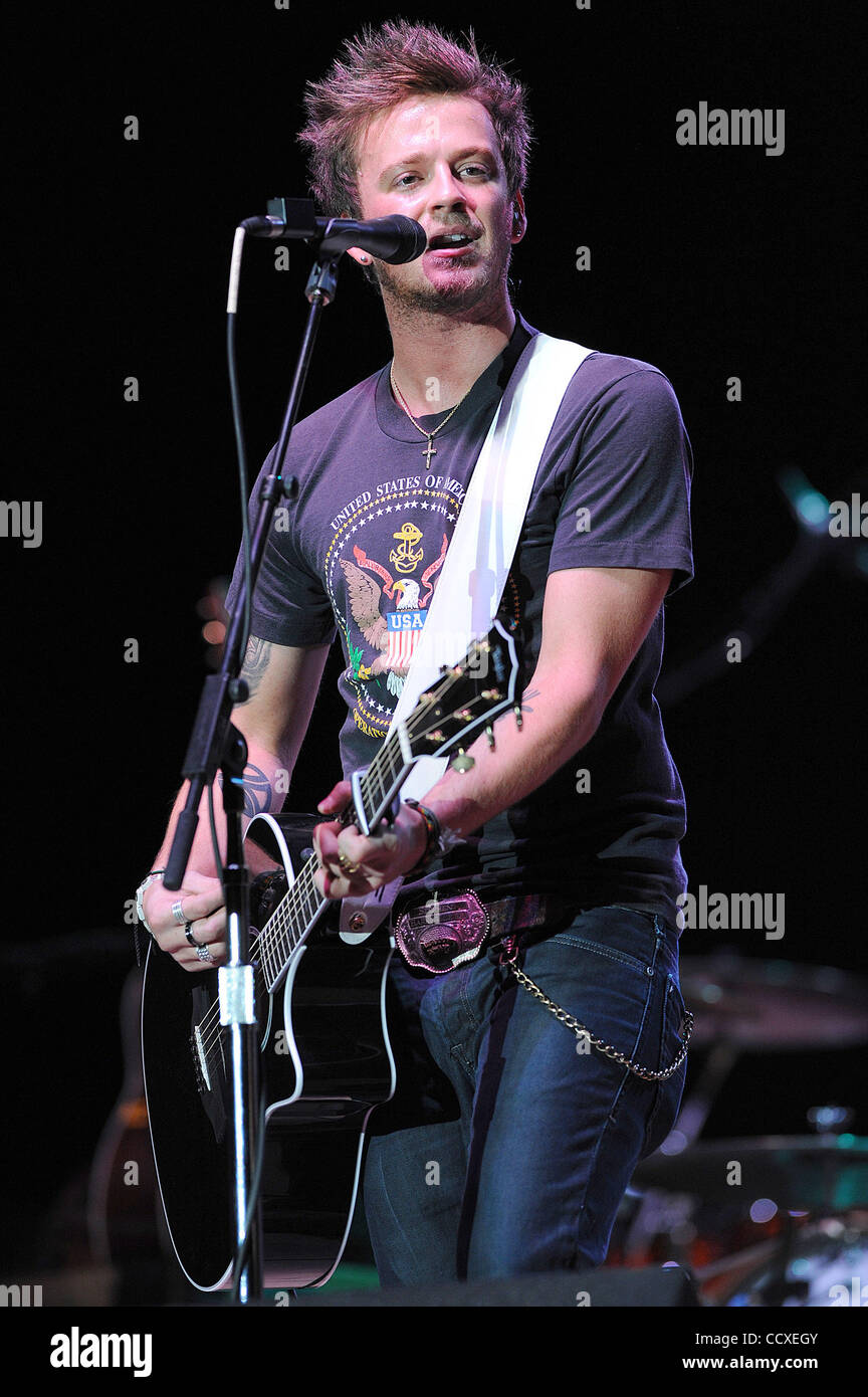 Mar 21, 2010 - Hampton, Virginia; USA - Singer / Guitarist STEPHEN ...