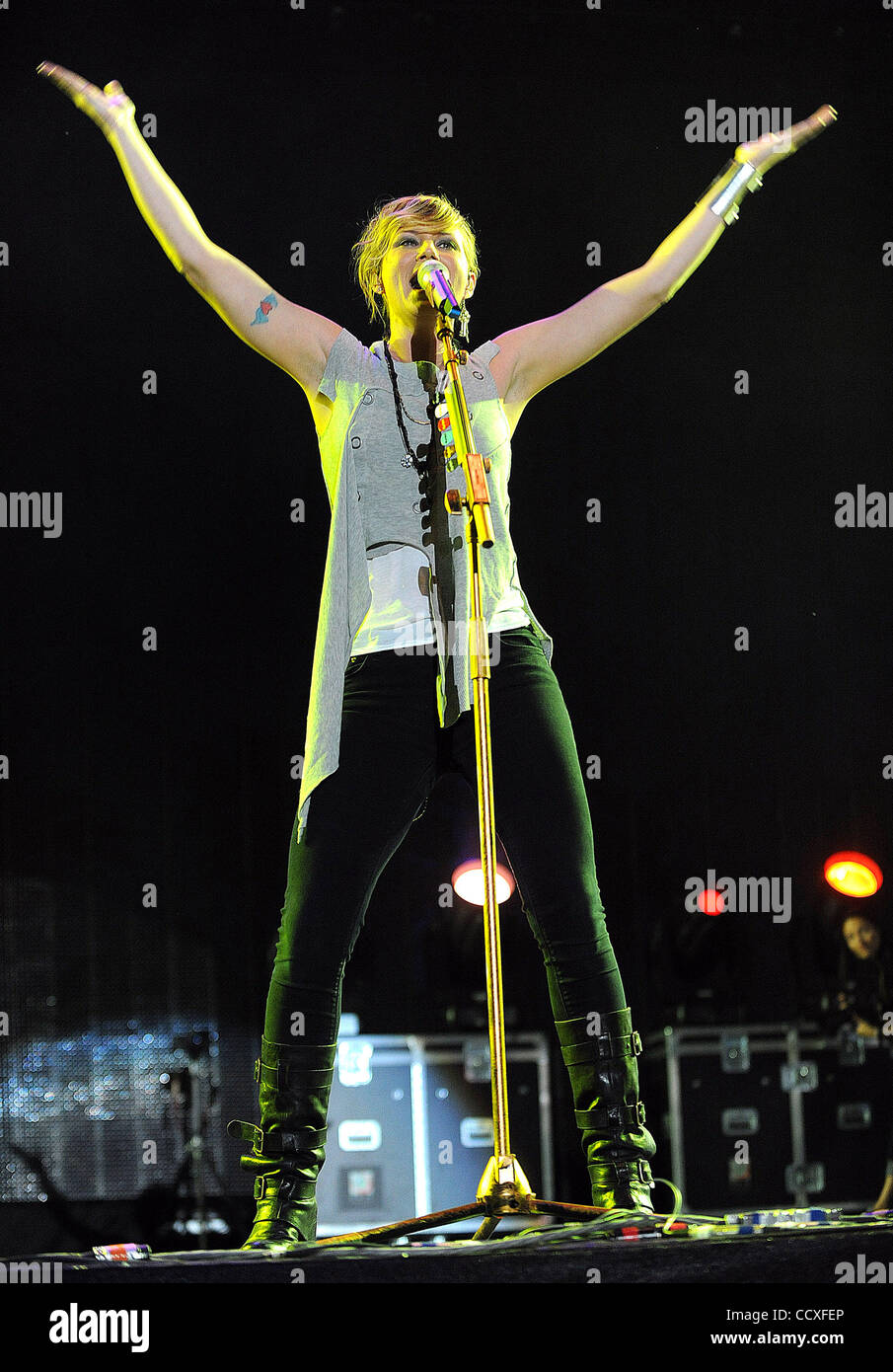 Apr 24, 2010 - Indio, California; USA - Singer JENNIFER NETTLES of the ...