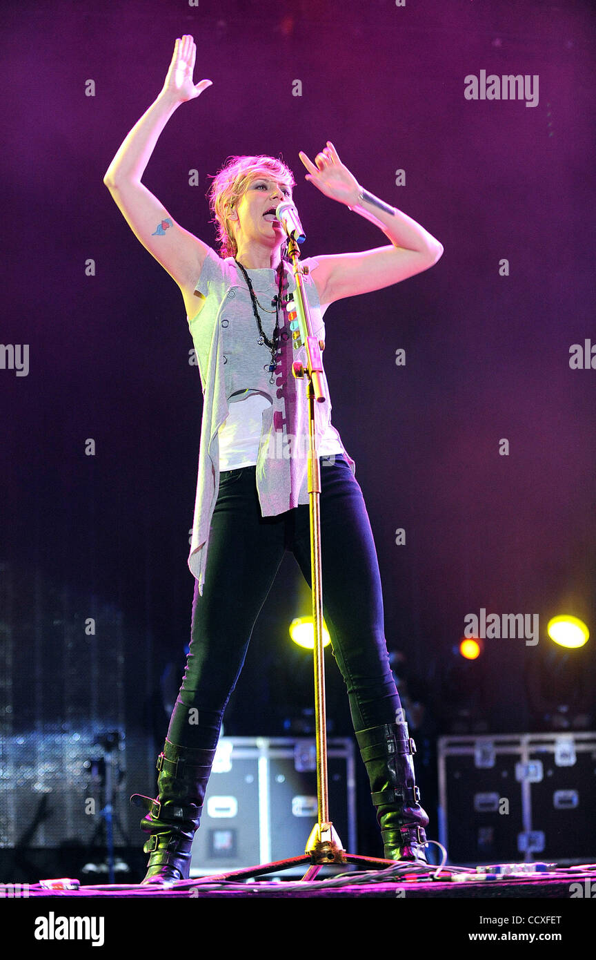 Apr 24, 2010 - Indio, California; USA - Singer JENNIFER NETTLES of the ...