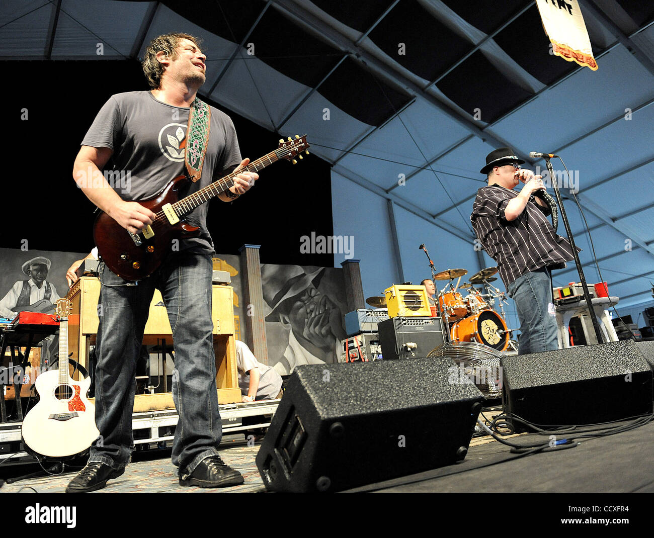 Blues traveler band hi-res stock photography and images - Alamy
