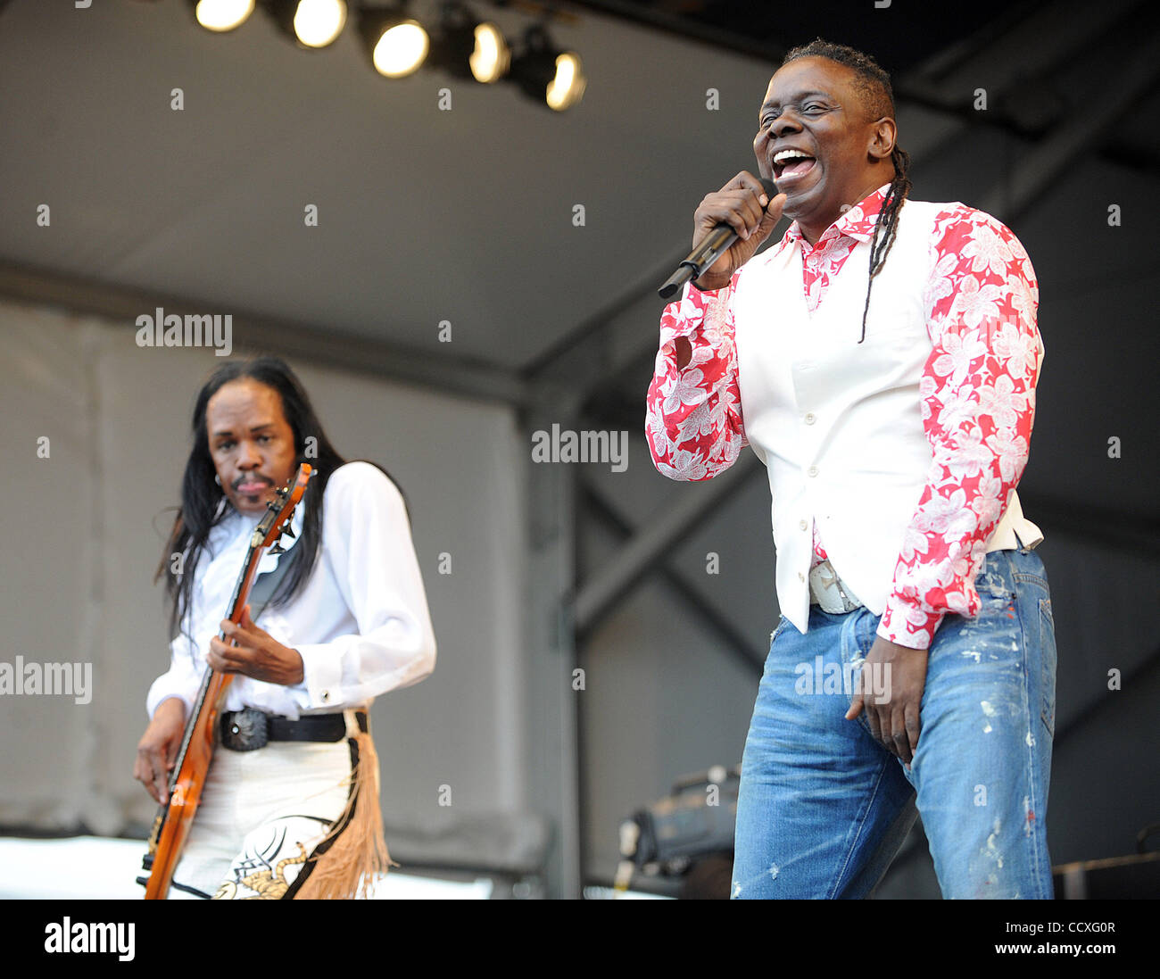 Earth wind and fire 2010 hi-res stock photography and images - Alamy
