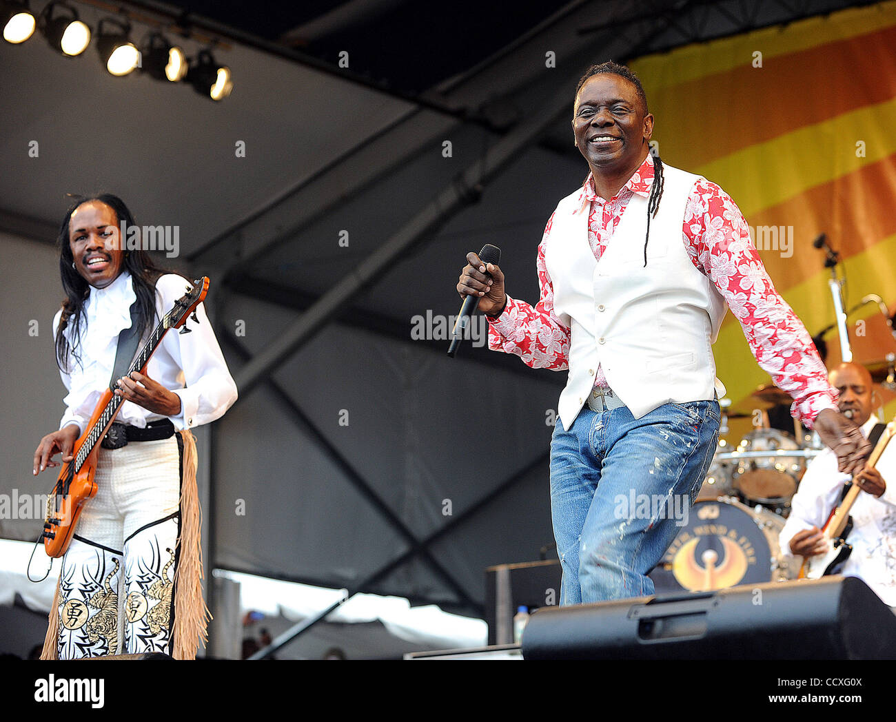 Earth wind and fire 2010 hi-res stock photography and images - Alamy