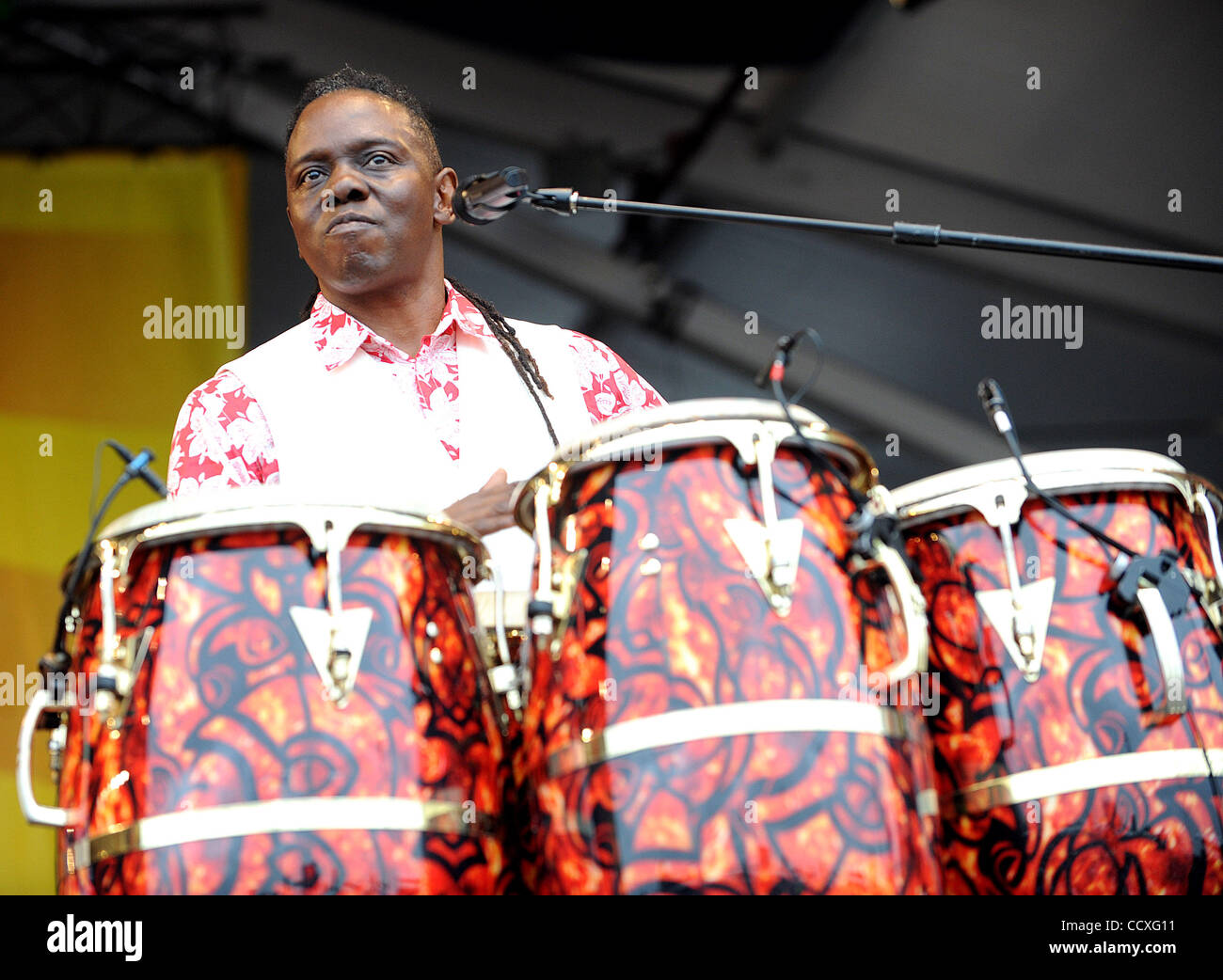Earth wind and fire 2010 hi-res stock photography and images - Alamy