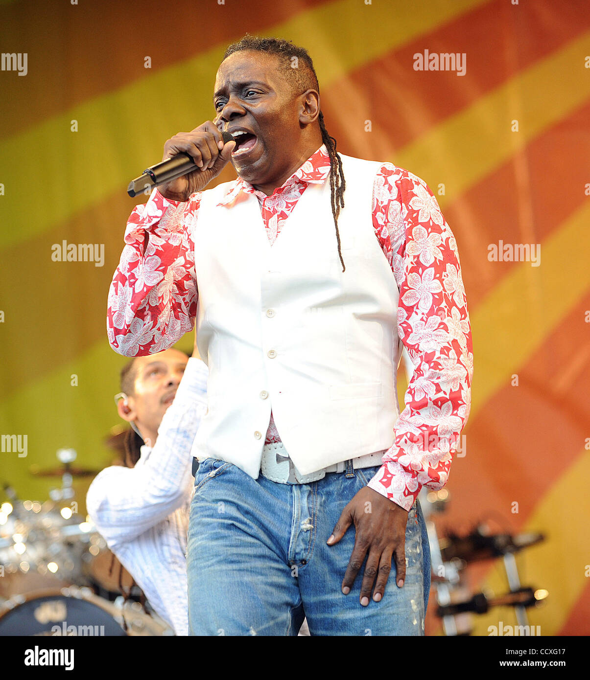 Earth wind and fire 2010 hi-res stock photography and images - Alamy