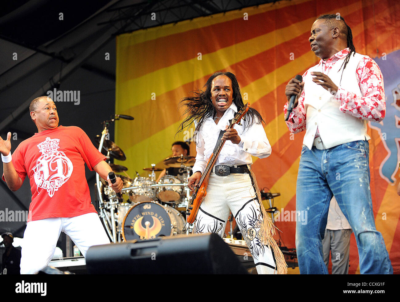 Earth wind and fire 2010 hi-res stock photography and images - Alamy