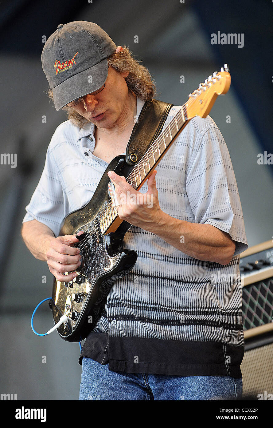 May 1, 2010 - New Orleans, Louisiana; USA - Guitarist SONNY LANDRETH ...