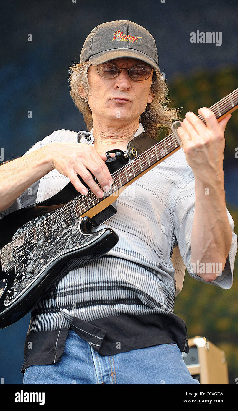 May 1, 2010 - New Orleans, Louisiana; USA - Guitarist SONNY LANDRETH ...