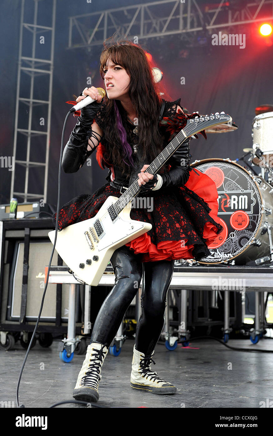 May 22, 2010 - Columbus, Ohio; USA - Singer / Guitarist LZZY HALE of ...