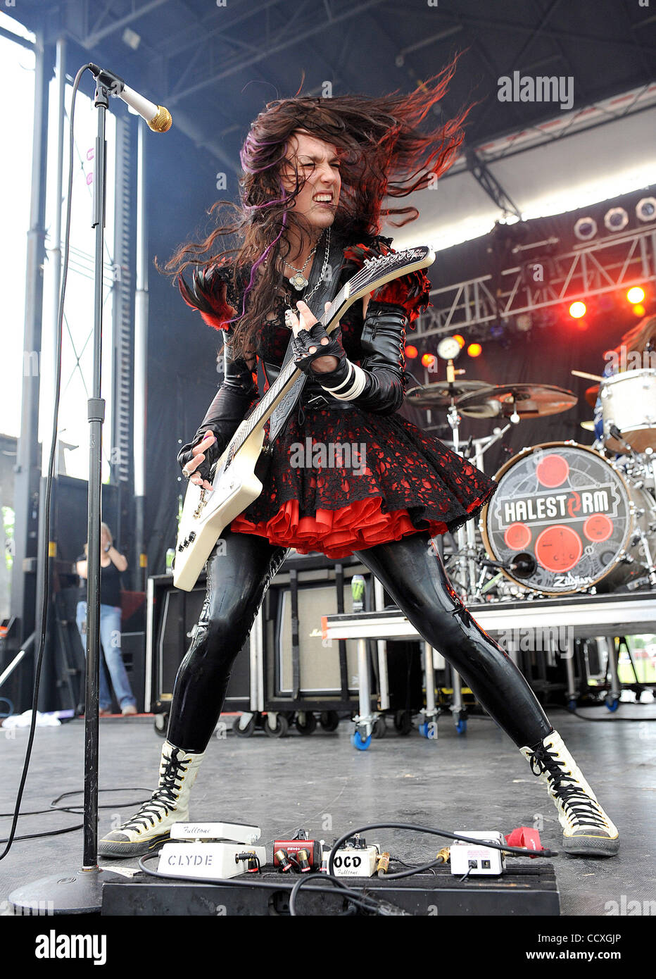 May 22, 2010 - Columbus, Ohio; USA - Singer / Guitarist LZZY HALE of ...