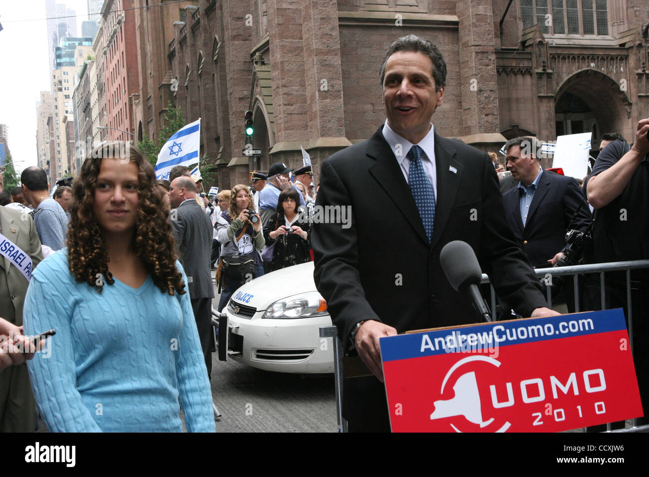 AG Andrew Cuomo with his daughter, Cara, 15 at the press conference ...