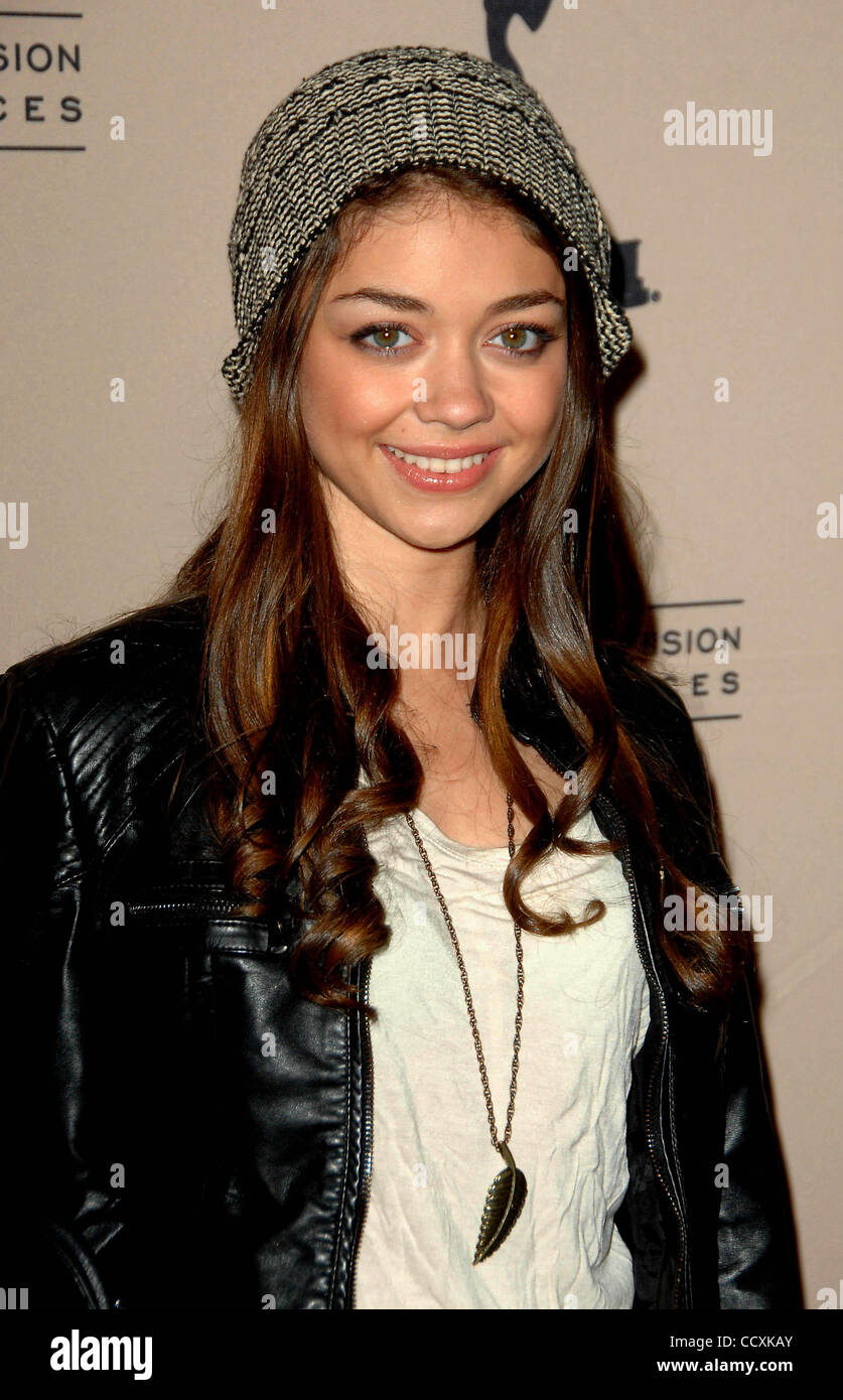 Sarah hyland modern family hi-res stock photography and images - Alamy