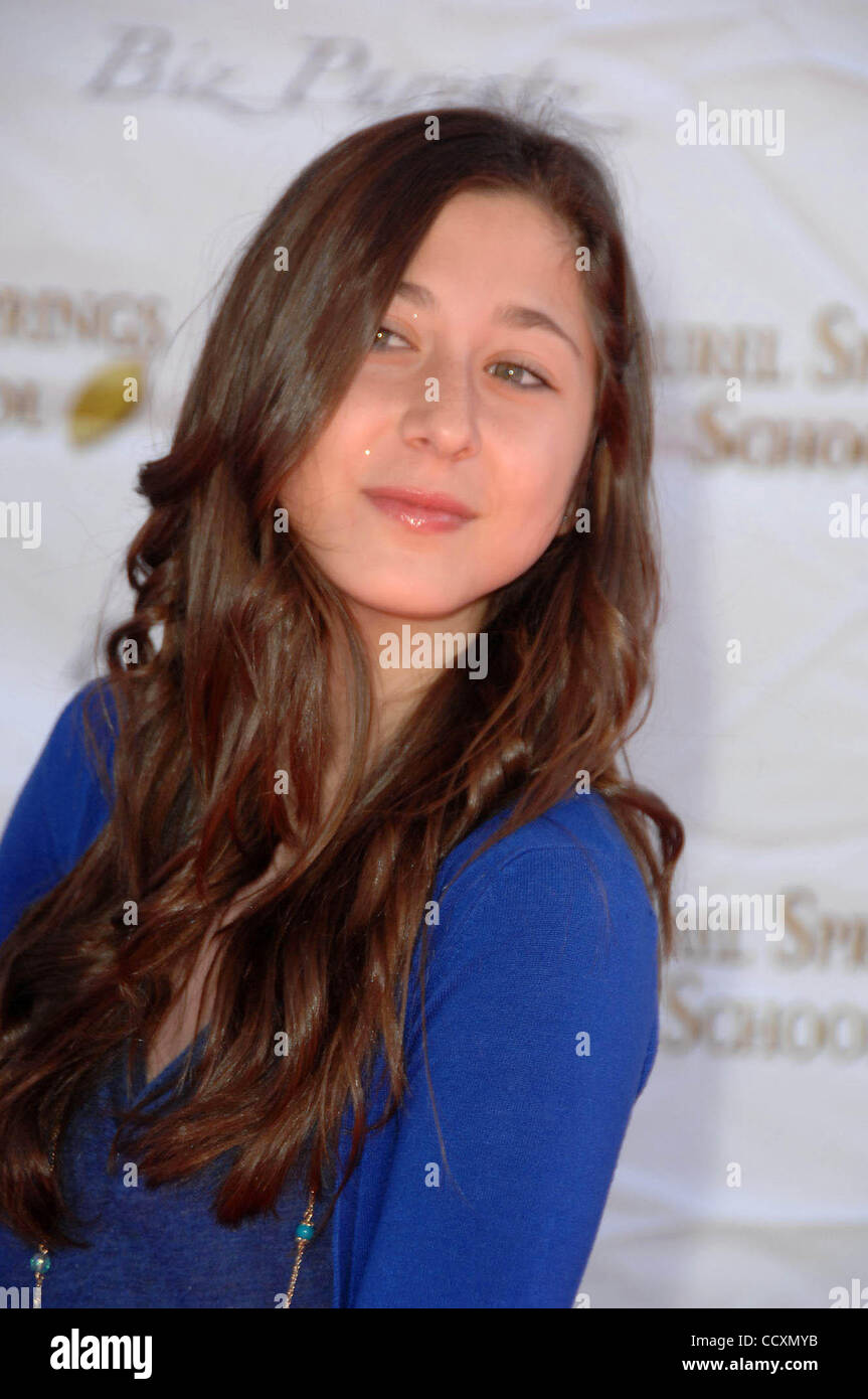 Elizabeth small attends hi-res stock photography and images - Alamy