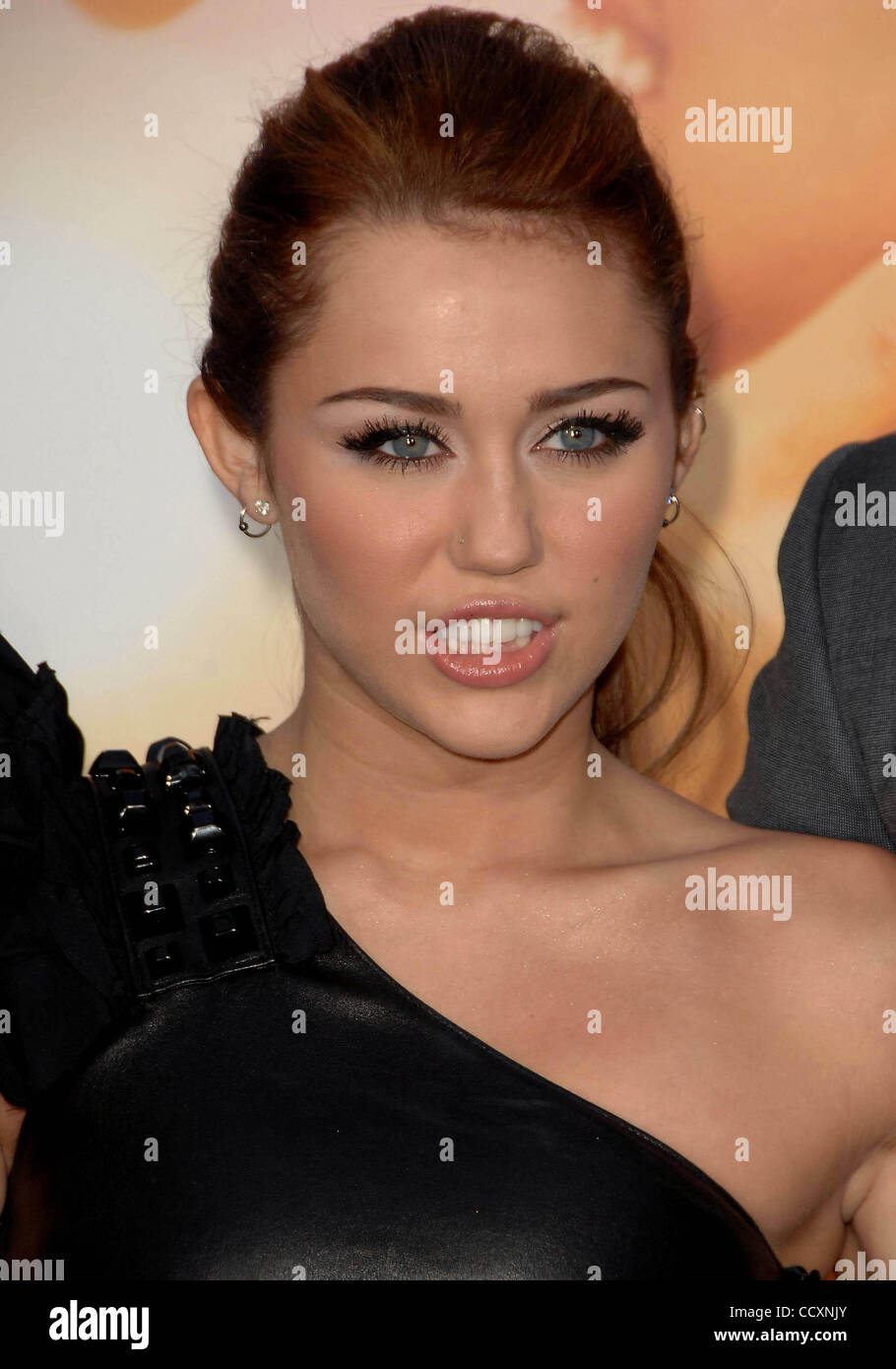 Mar. 25, 2010 - Los Angeles, California, United States - MILEY CYRUS ...