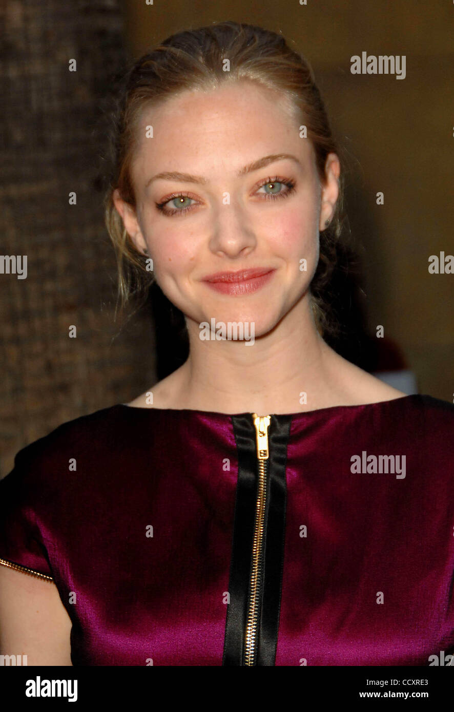Seyfried mother child los angeles hi-res stock photography and images ...