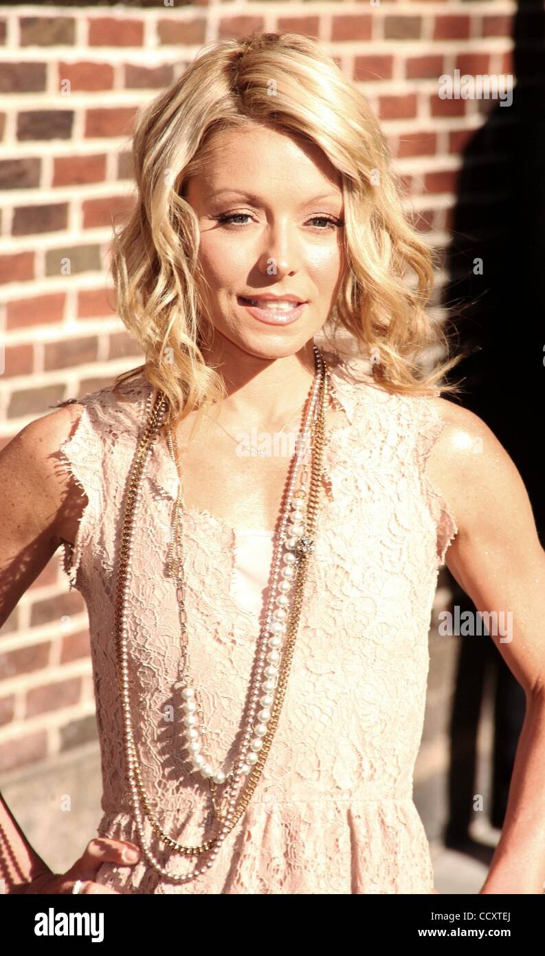 Mar 08, 2010 - New York, New York, USA - Talk show host KELLY RIPA ...