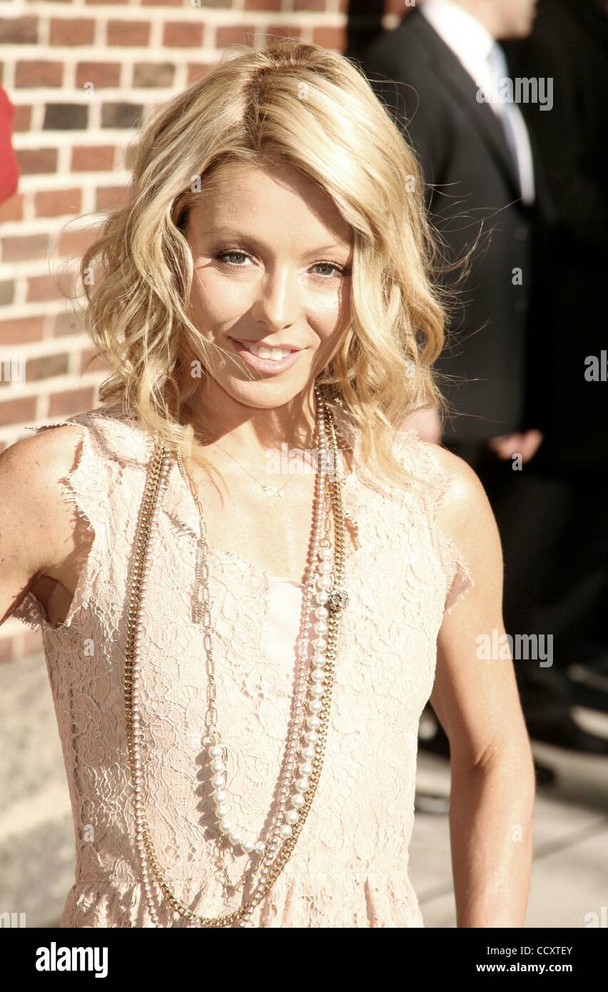 Mar 08, 2010 - New York, New York, USA - Talk show host KELLY RIPA ...