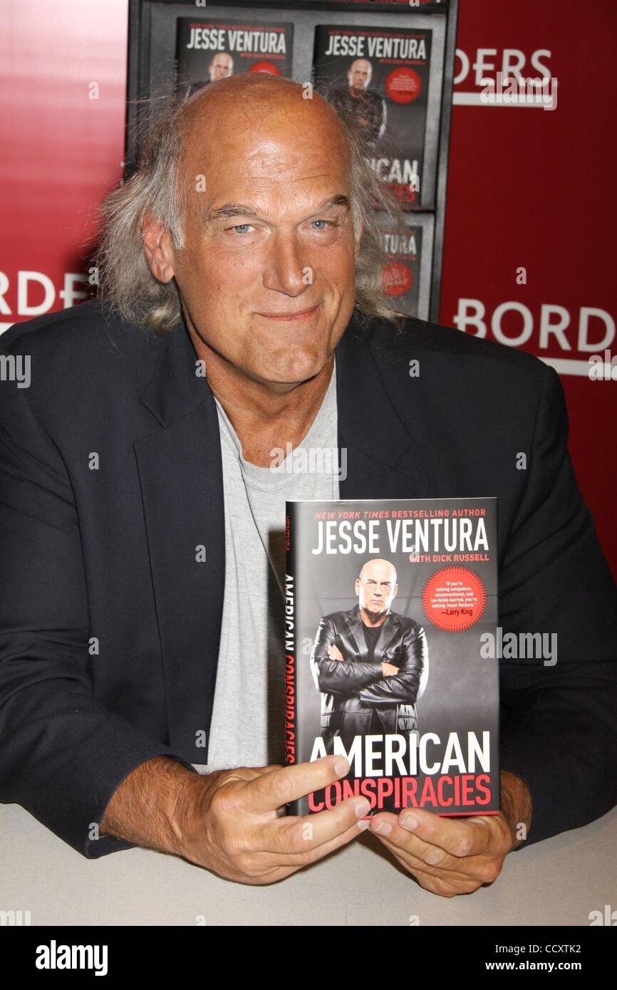Minnesota governor jesse ventura hi-res stock photography and images ...