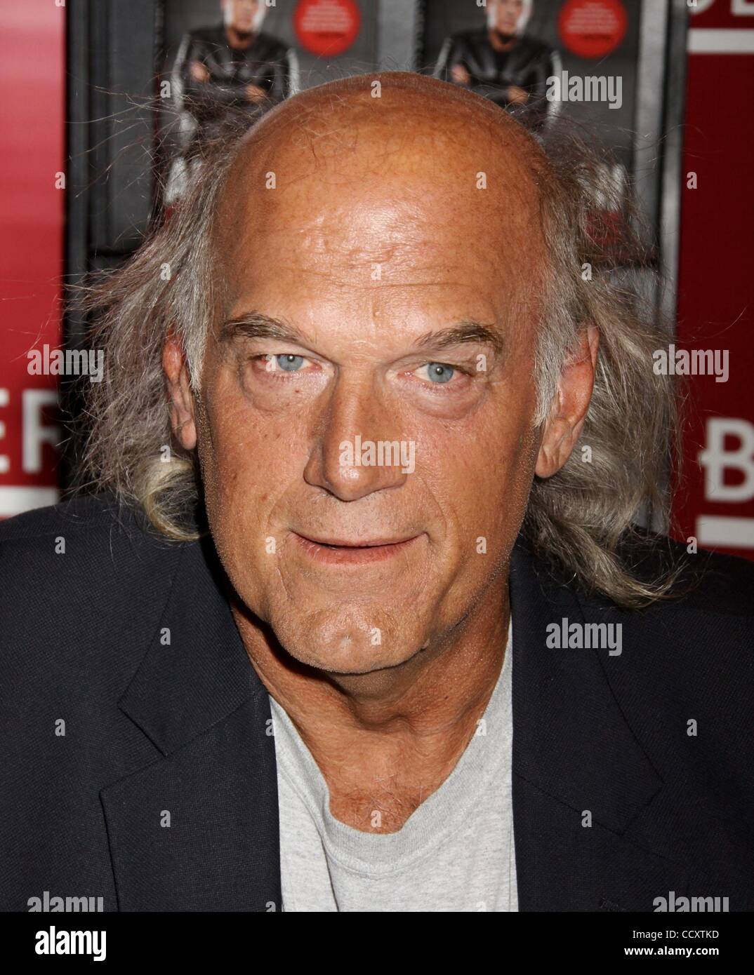 Minnesota governor jesse ventura hi-res stock photography and images ...