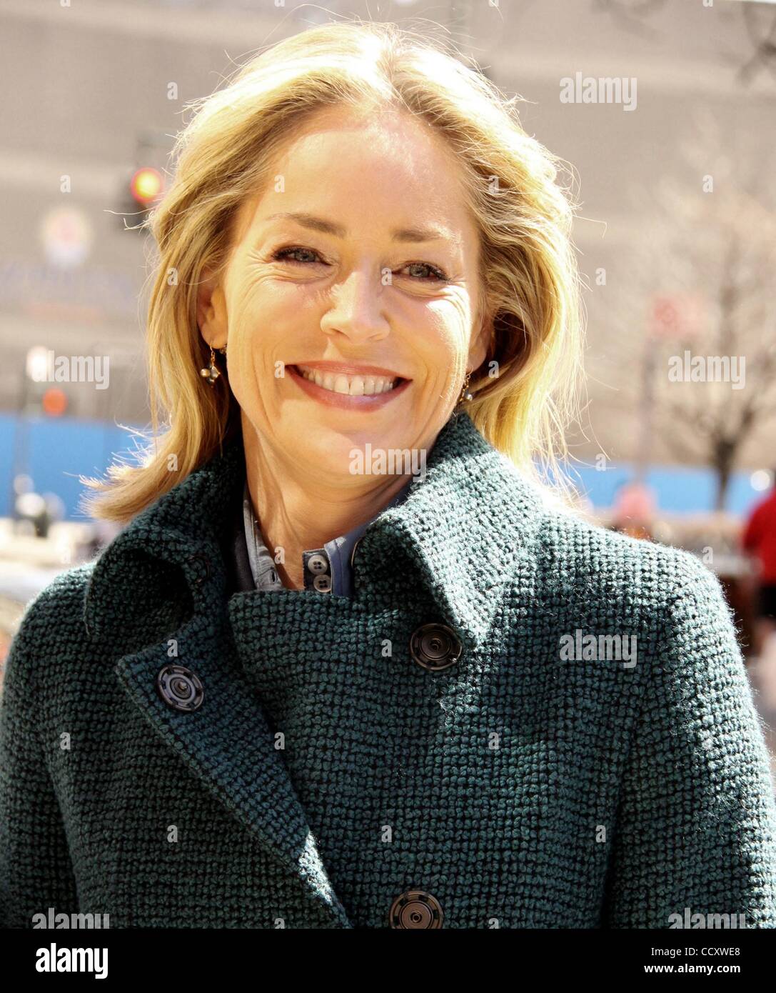 Sharon stone on the set of law and order hi-res stock photography and ...