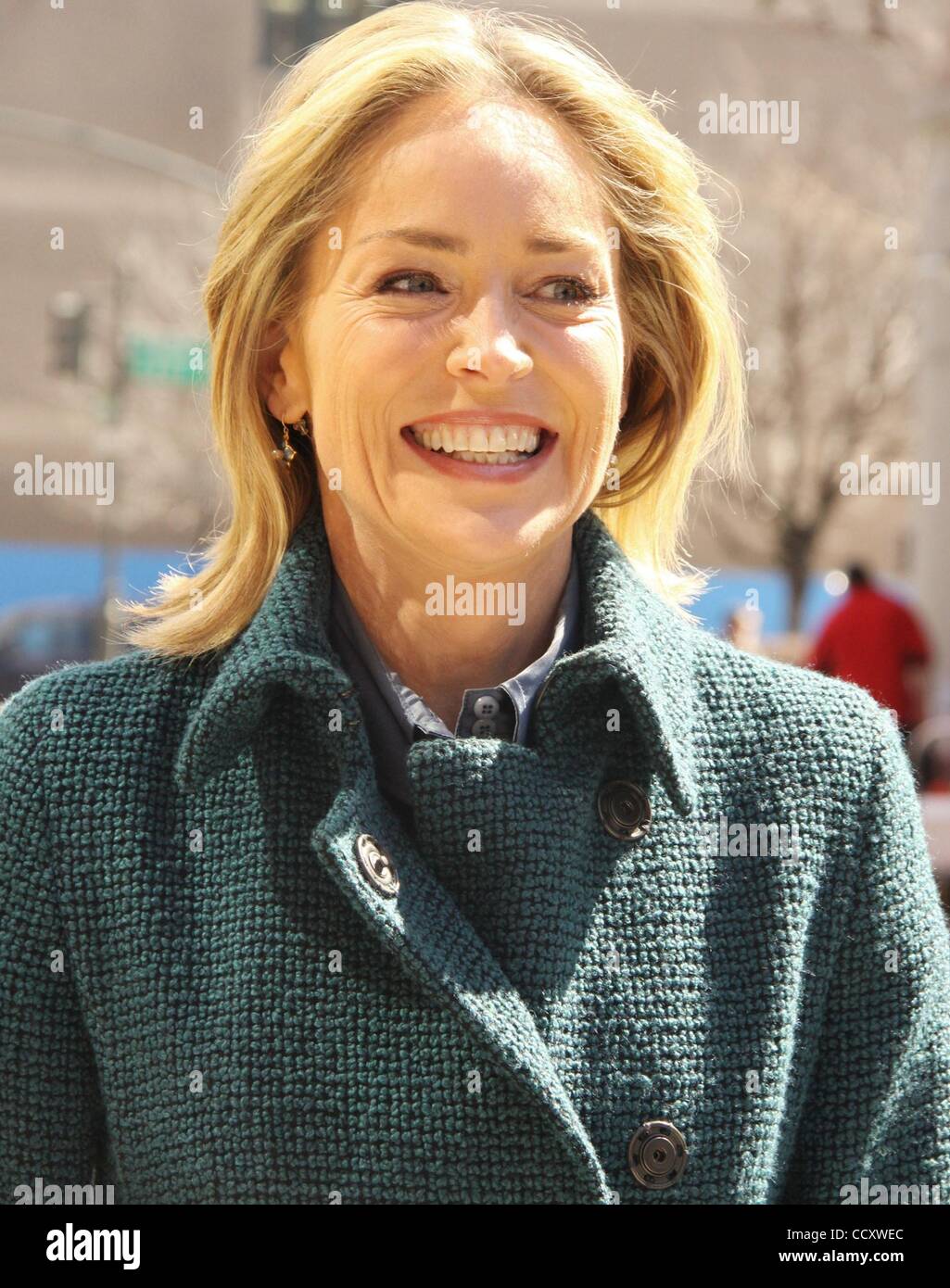Sharon stone on the set of law and order hi-res stock photography and ...