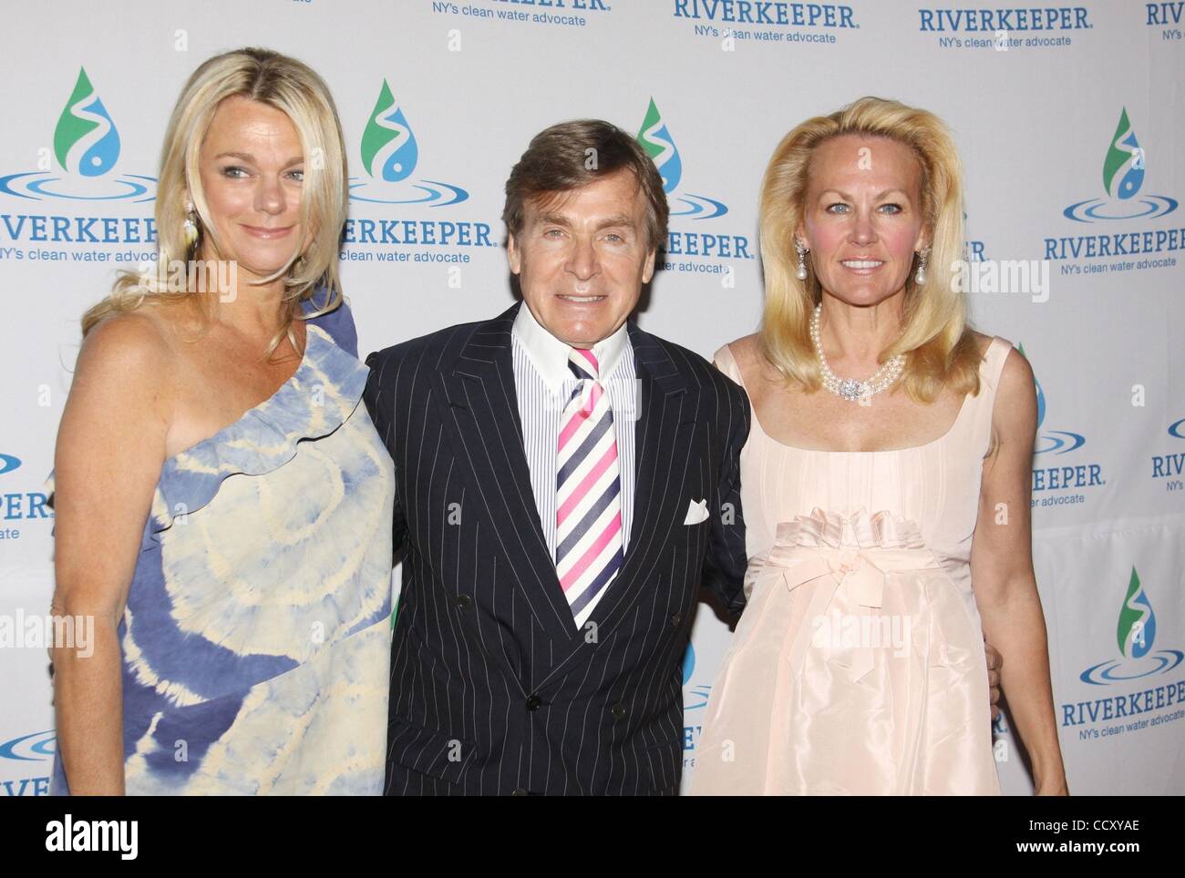 Apr 14, 2010 - New York, New York, USA - Socialites DEBBIE BANCROFT ...