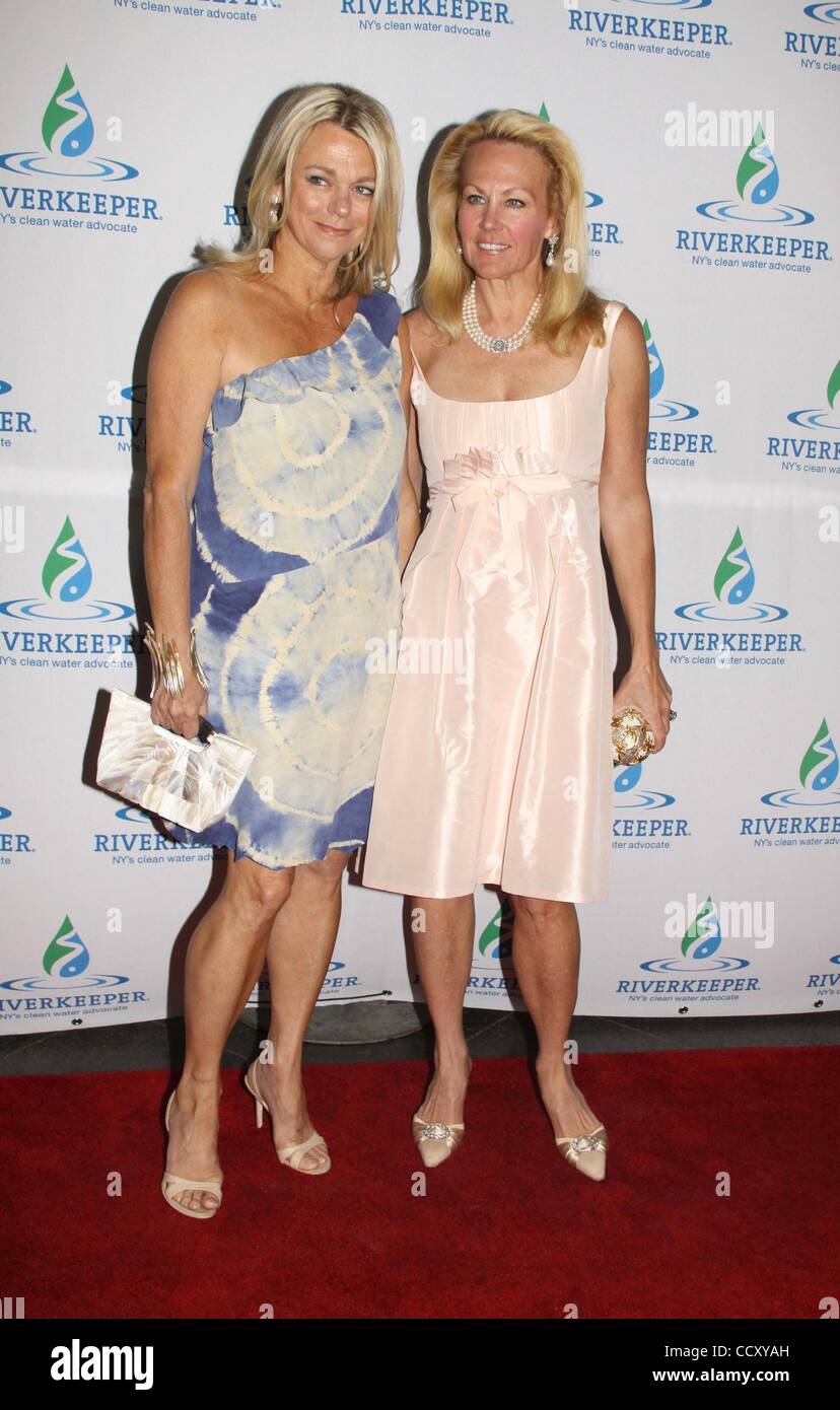 Apr 14, 2010 - New York, New York, USA - Socialites DEBBIE BANCROFT and ...