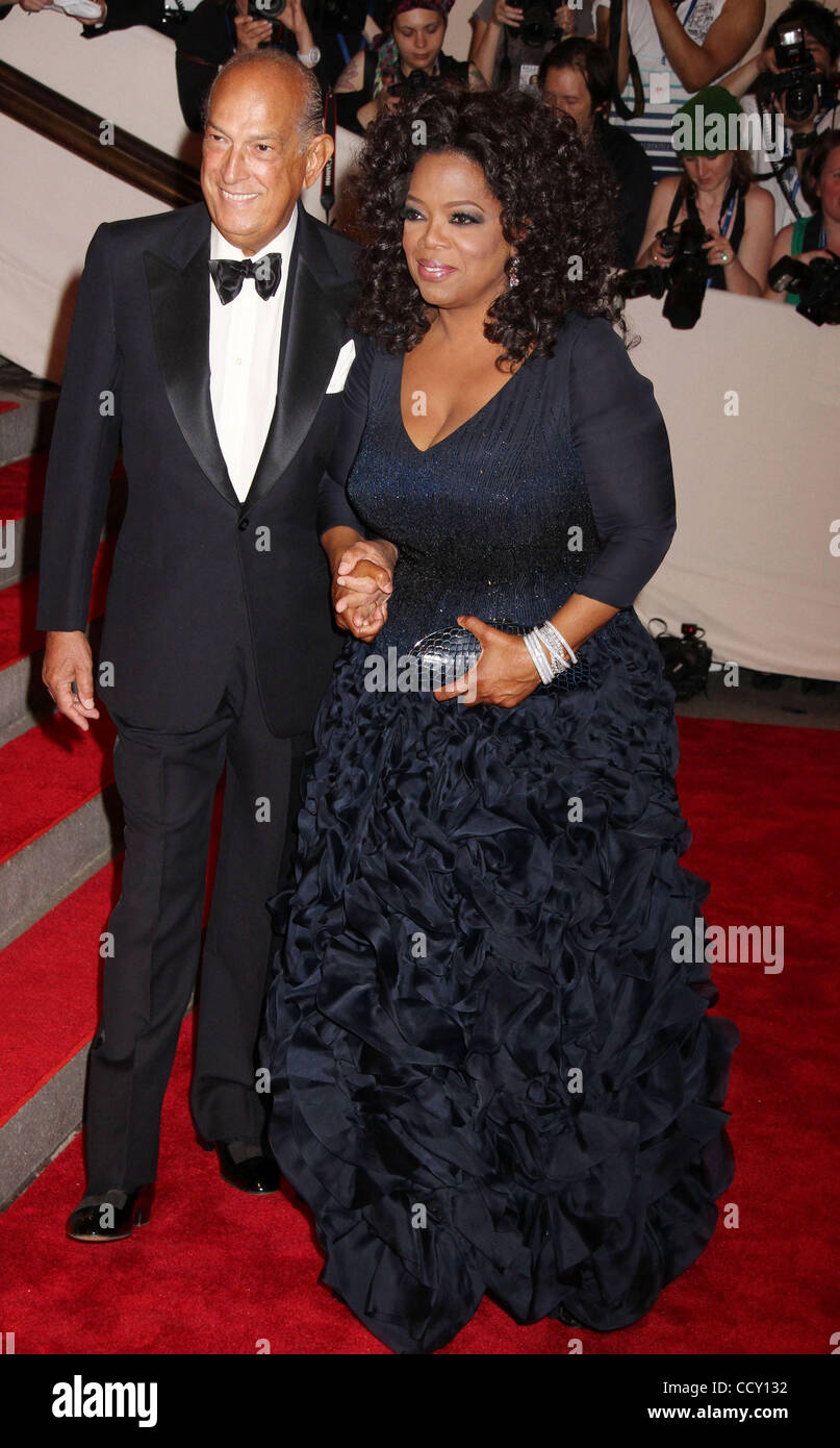 Designer OSCAR DE LA RENTA and OPRAH WINFREY attend the Metropolitan's ...