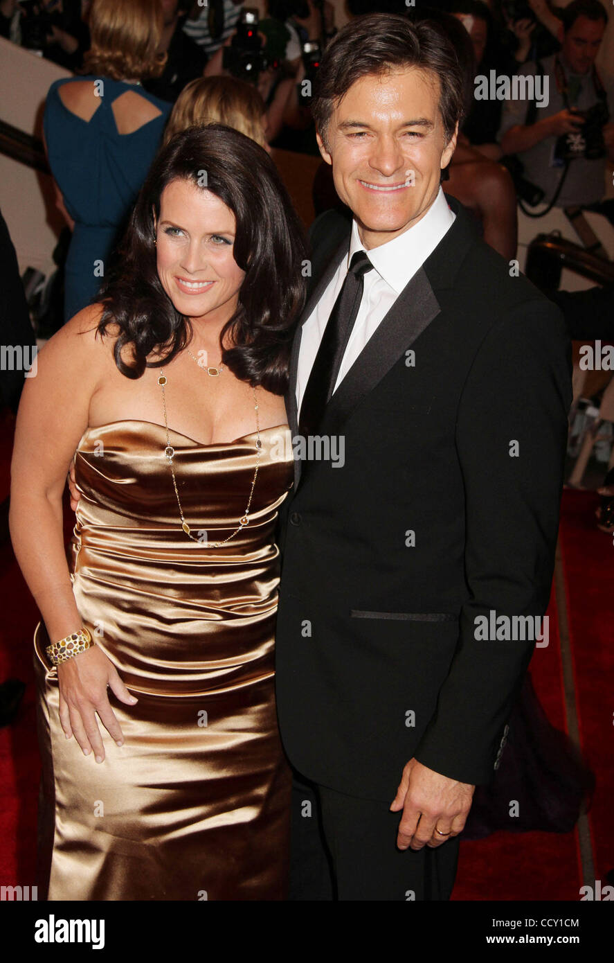 DR. MEHMET OZ and LISA OZ attend the Metropolitan's Museum of Art ...