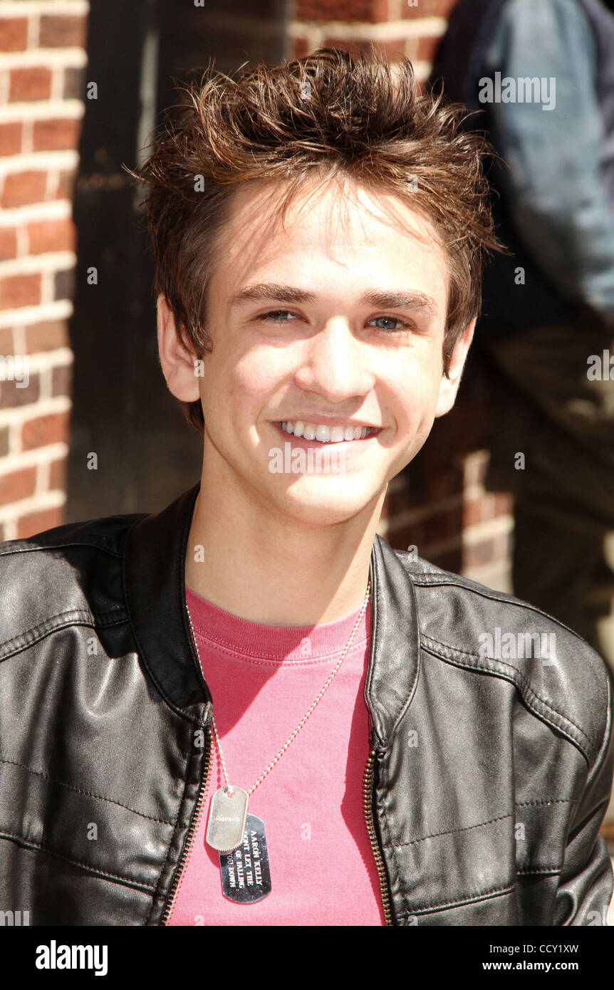 'American Idol' contestant AARON KELLY poses for photos at his ...