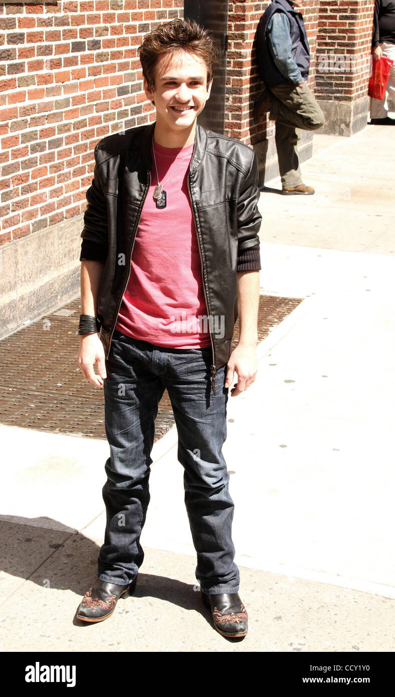 'American Idol' contestant AARON KELLY poses for photos at his ...