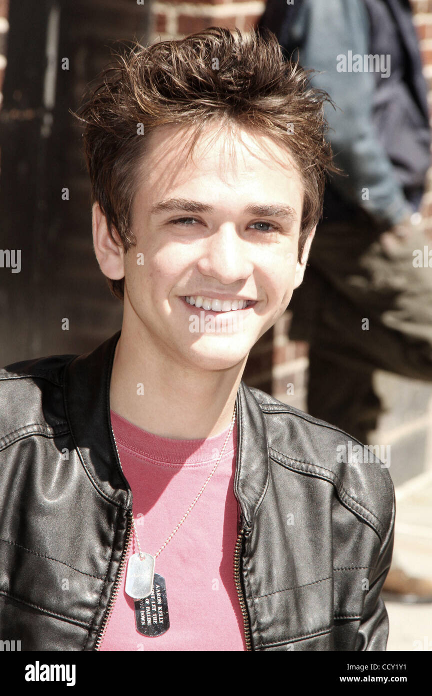 'American Idol' contestant AARON KELLY poses for photos at his ...