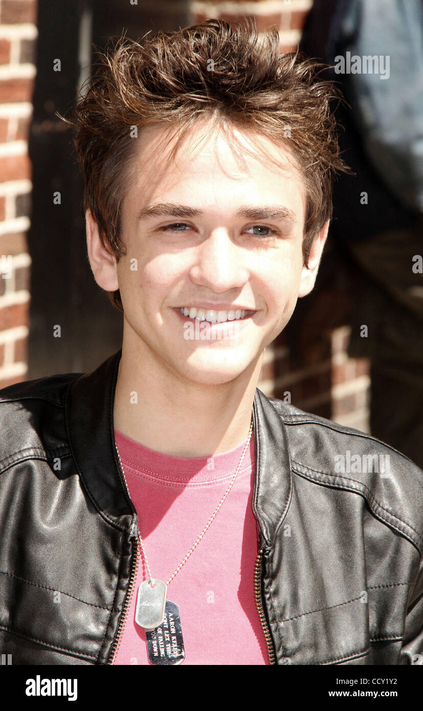 'American Idol' contestant AARON KELLY poses for photos at his ...