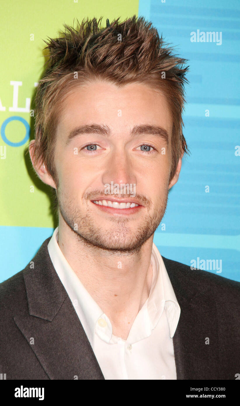 Actor ROBERT BUCKLEY attends the CW Upfront held at Madison Square ...