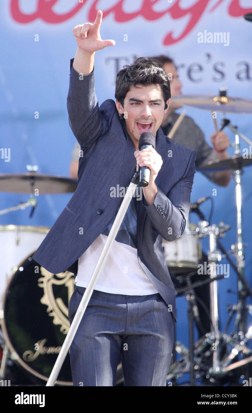 JOE JONAS from the band the Jonas Brothers kicks-off the 'Good Morning ...