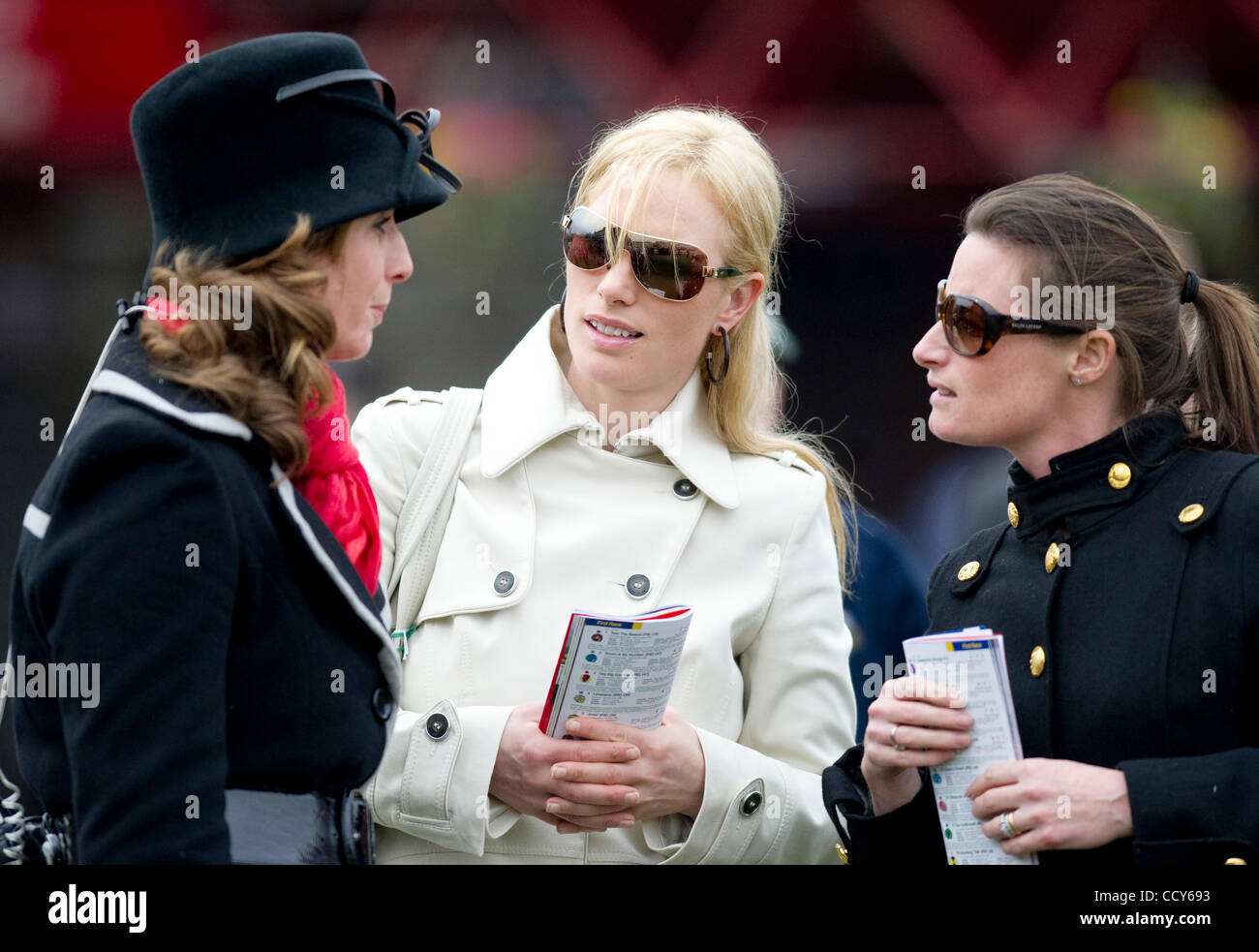 Cheltenham parade ring hi-res stock photography and images - Alamy