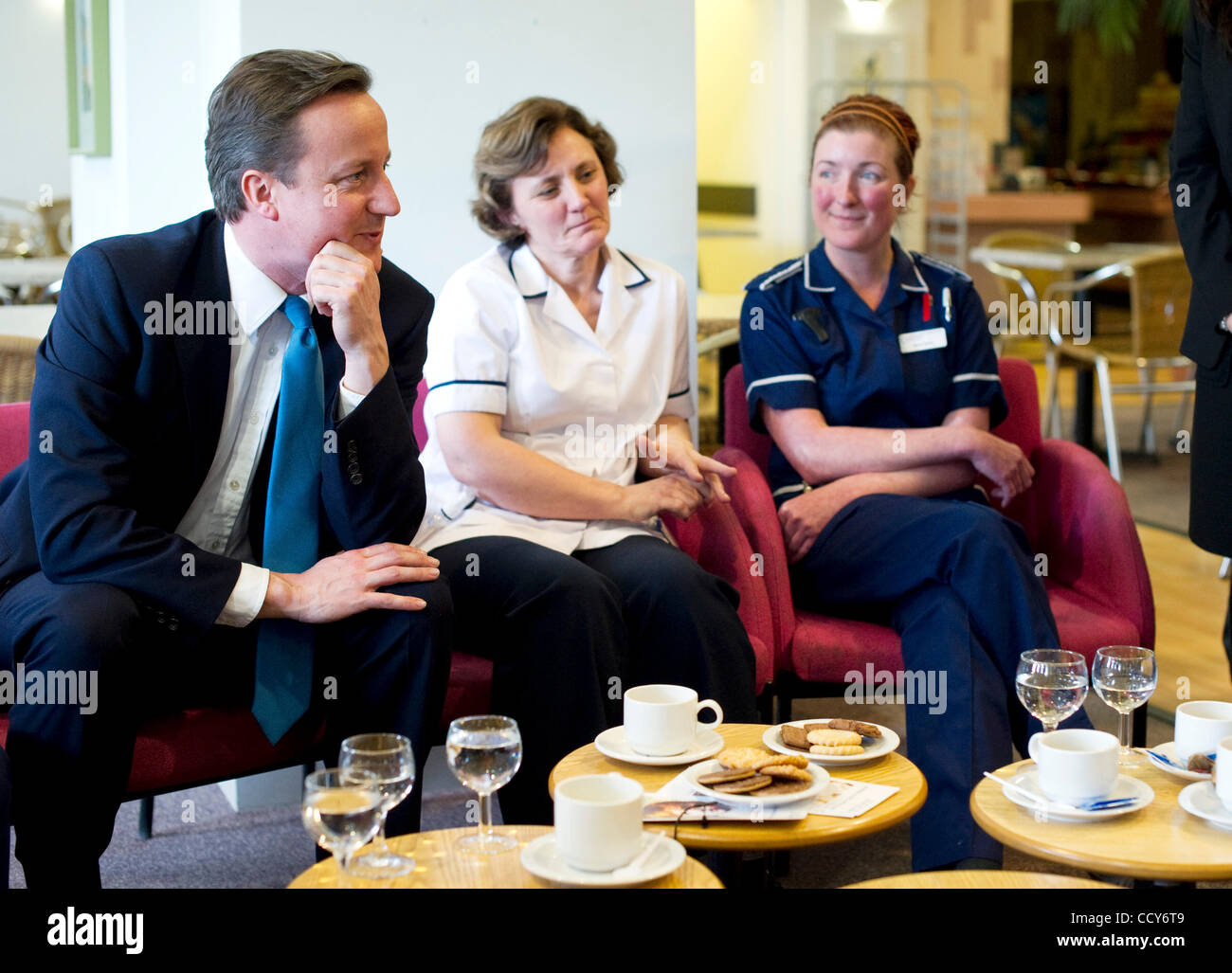 Hal0021918 David Cameron visiting the Queen Elizabeth Hospital ...