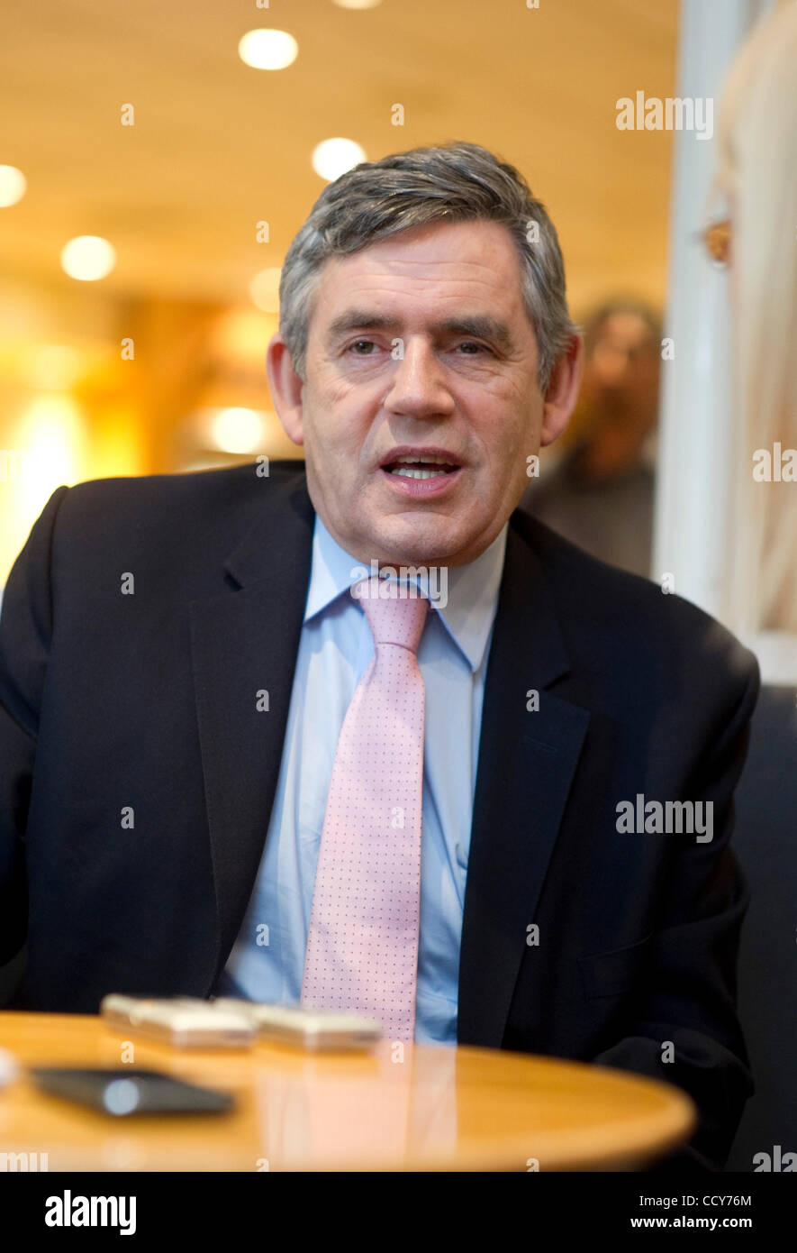 Derby train station hi-res stock photography and images - Alamy