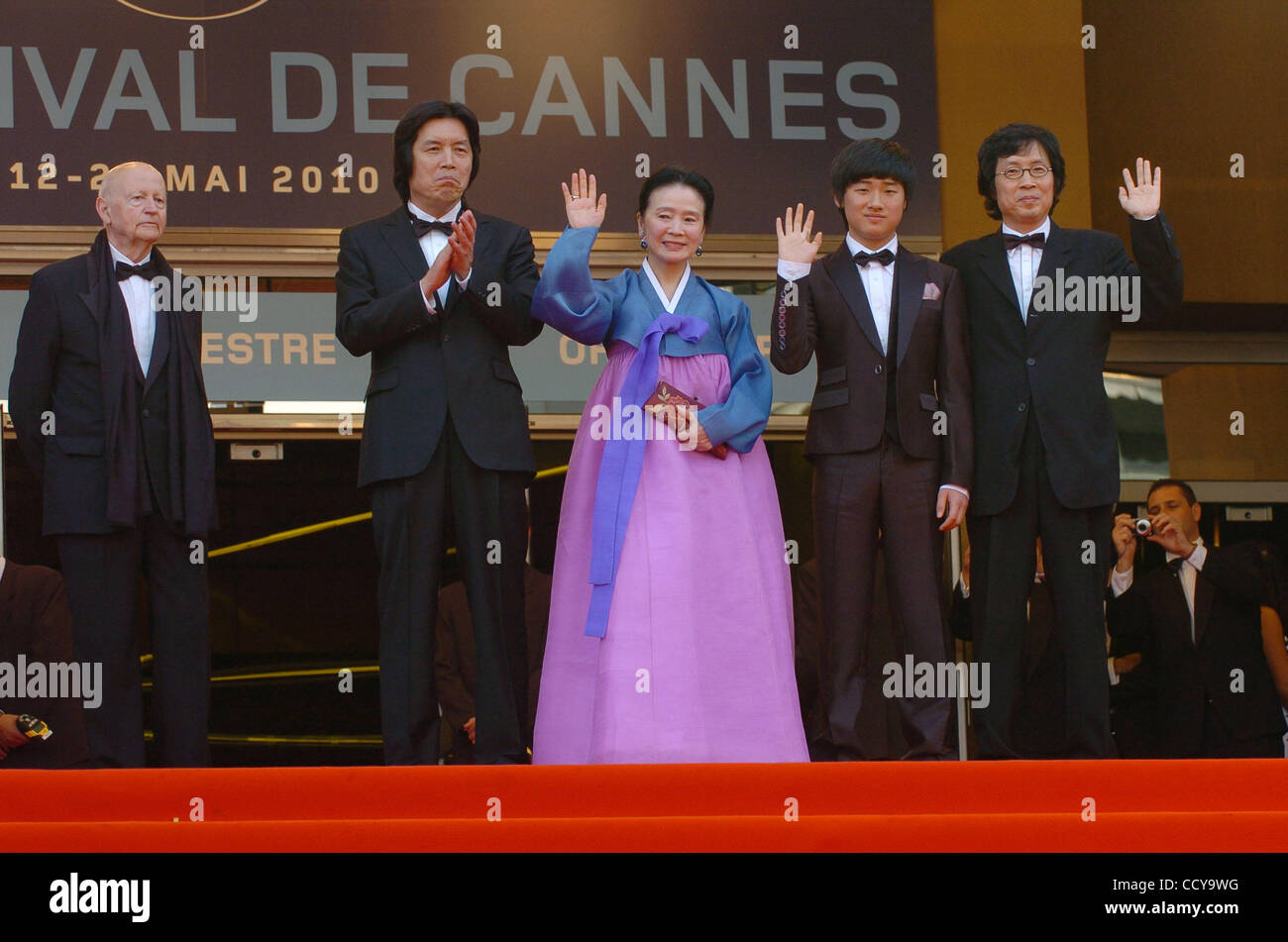 Director Chang-Dong Lee, actress Jeong-hee Yoon, actor David Lee and ...