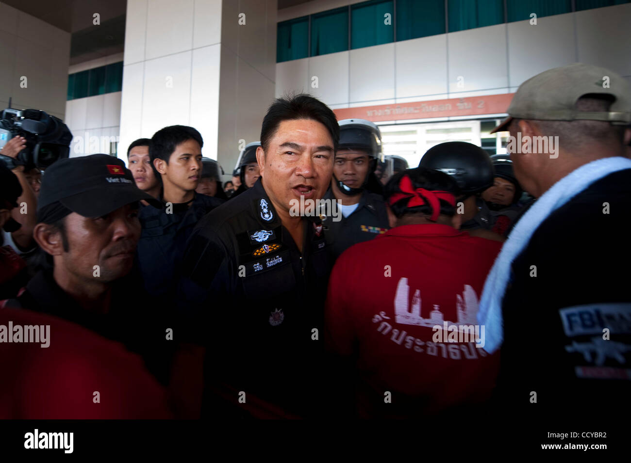 Apr 05, 2010 - Bangkok, Thailand - Thai Special Police commander (C ...