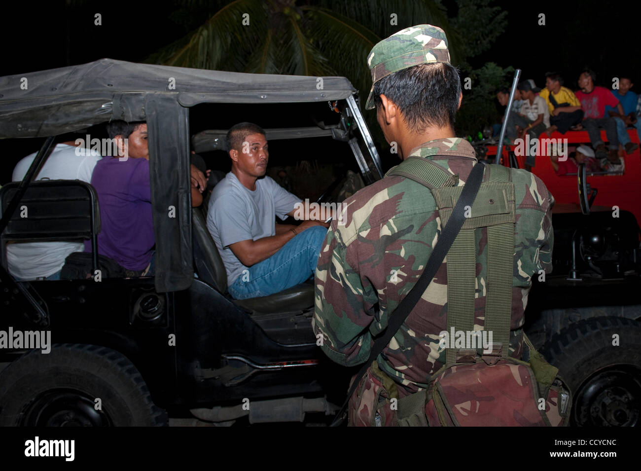 May 03, 2010 - Cotabato City, Mindanao, Philippines - Soldiers check ...
