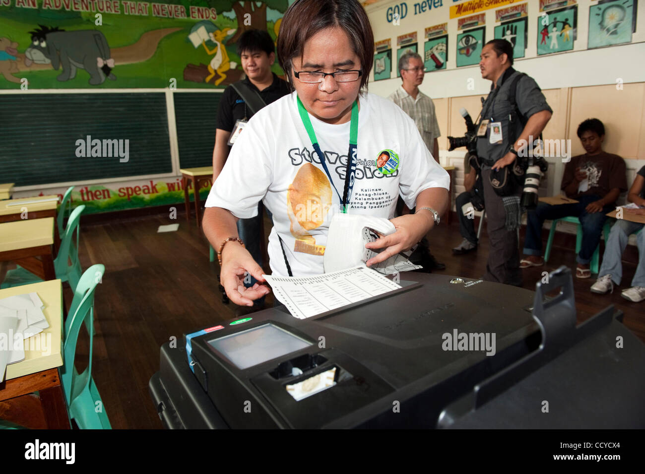 May 09, 2010 - Kiamba, Sarangani, Philippines - A voter places a ballot ...