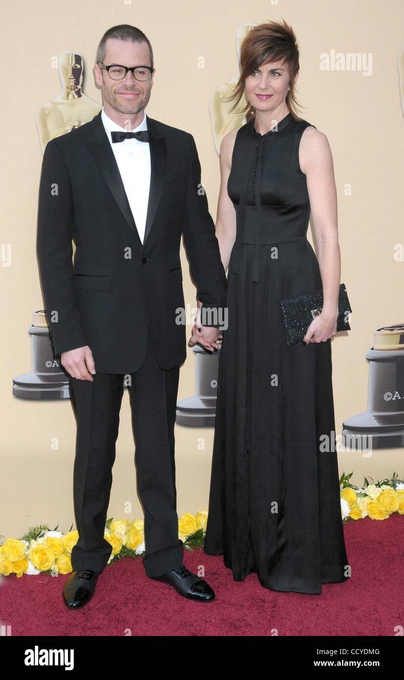 Mar 07, 2010 - Los Angeles, California, USA - Actor GUY PEARCE and KATE ...