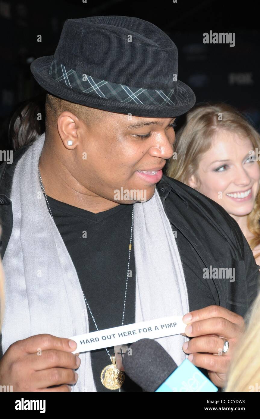 Mar 11, 2010 - Los Angeles, California, USA - Singer MICHAEL LYNCHE at ...